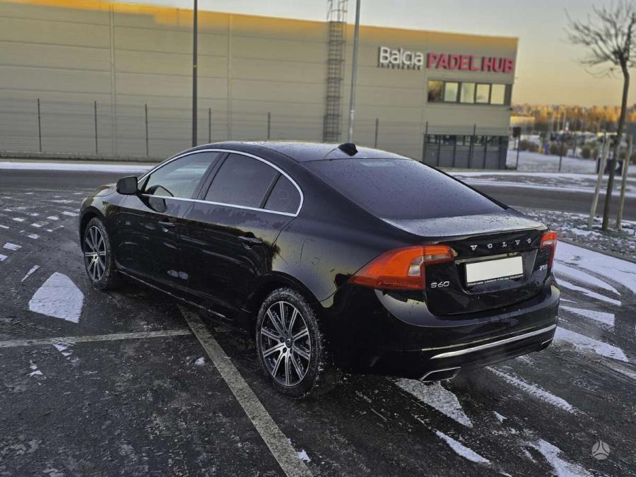 Melns Volvo S60 2016 Kauņa, ar dzinēja tilpumu 1.97 L un nobraukumu 137 tūkst. km par 11899 €, foto 6 vietnē AUTOMOTO.COM.LV