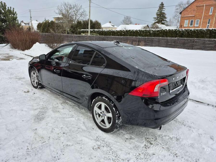 Melns Volvo S60 2016 Kauņa, ar dzinēja tilpumu 1.98 L un nobraukumu 206 tūkst. km par 7650 €, foto 6 vietnē AUTOMOTO.COM.LV
