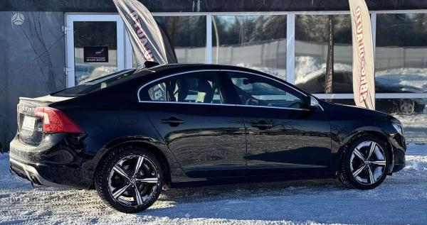 Black Volvo S60 2016 in Radviliskis, with an engine capacity of 2.00 L and mileage of 215 thousand km for 8250 €, photo 8 on AUTOMOTO.COM.LV