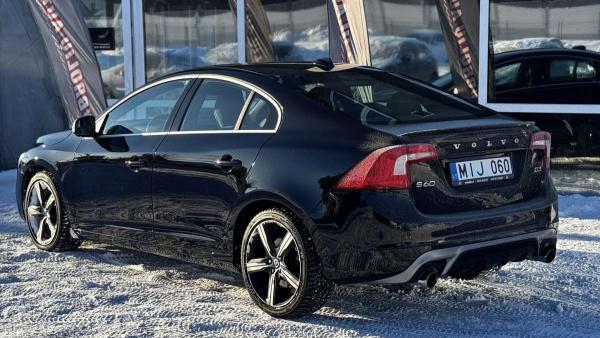 Black Volvo S60 2016 in Radviliskis, with an engine capacity of 2.00 L and mileage of 215 thousand km for 8250 €, photo 9 on AUTOMOTO.COM.LV