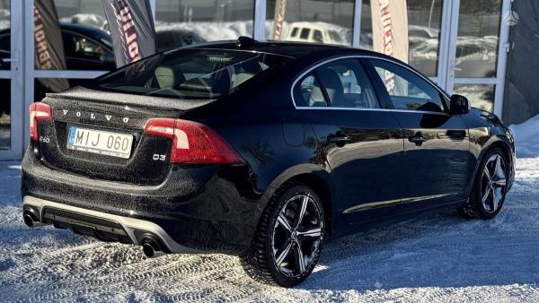 Black Volvo S60 2016 in Radviliskis, with an engine capacity of 2.00 L and mileage of 215 thousand km for 8250 €, photo 10 on AUTOMOTO.COM.LV