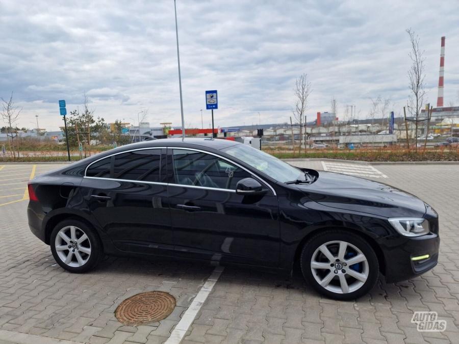 Melns Volvo S60 2016 Viļņa, ar dzinēja tilpumu 2.00 L un nobraukumu 228 tūkst. km par 7999 €, foto 5 vietnē AUTOMOTO.COM.LV