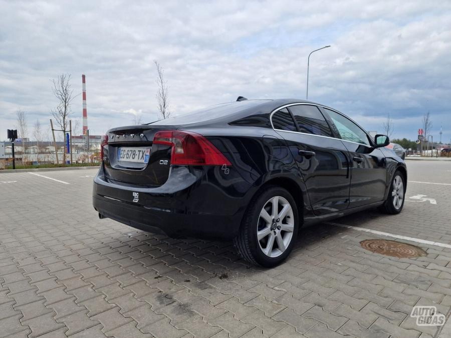Melns Volvo S60 2016 Viļņa, ar dzinēja tilpumu 2.00 L un nobraukumu 228 tūkst. km par 7999 €, foto 6 vietnē AUTOMOTO.COM.LV