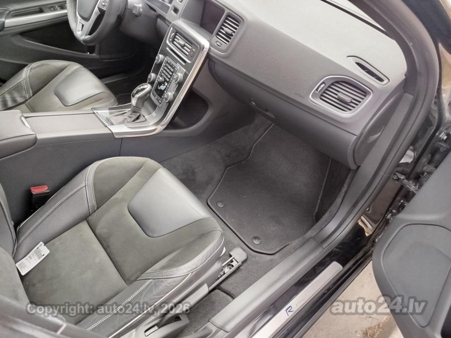 Black Volvo S60 2016 in Tallinn, with an engine capacity of 2.00 L and mileage of 177 thousand km for 11990 €, photo 10 on AUTOMOTO.COM.LV