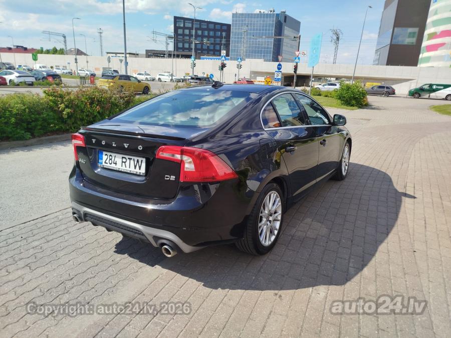 Black Volvo S60 2016 in Tallinn, with an engine capacity of 2.00 L and mileage of 177 thousand km for 11990 €, photo 16 on AUTOMOTO.COM.LV
