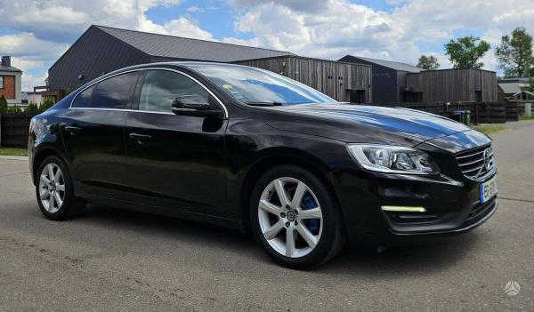 Black Volvo S60 2016 in Vilnius, with an engine capacity of 2.00 L and mileage of 228 thousand km for 8900 €, photo 2 on AUTOMOTO.COM.LV