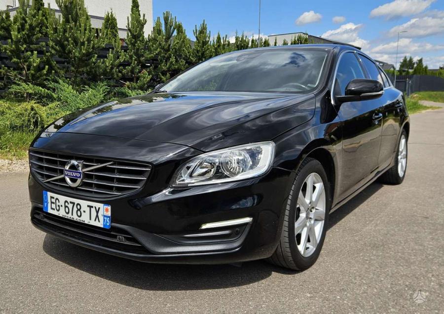 Black Volvo S60 2016 in Vilnius, with an engine capacity of 2.00 L and mileage of 228 thousand km for 8900 €, photo 4 on AUTOMOTO.COM.LV
