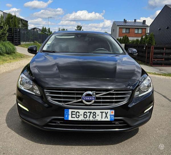 Black Volvo S60 2016 in Vilnius, with an engine capacity of 2.00 L and mileage of 228 thousand km for 8900 €, photo 4 on AUTOMOTO.COM.LV