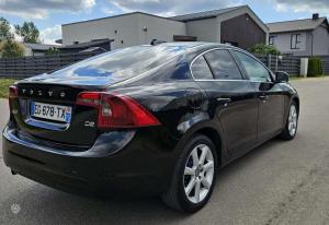Black Volvo S60 2016 in Vilnius, with an engine capacity of 2.00 L and mileage of 228 thousand km for 8900 €, photo 9 on AUTOMOTO.COM.LV