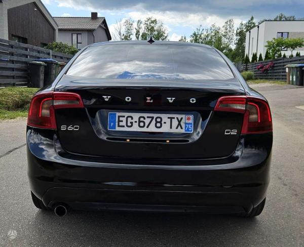 Black Volvo S60 2016 in Vilnius, with an engine capacity of 2.00 L and mileage of 228 thousand km for 8900 €, photo 9 on AUTOMOTO.COM.LV