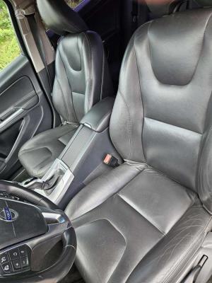 Black Volvo S60 2016 in Vilnius, with an engine capacity of 2.00 L and mileage of 228 thousand km for 8900 €, photo 12 on AUTOMOTO.COM.LV