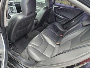 Black Volvo S60 2016 in Vilnius, with an engine capacity of 2.00 L and mileage of 228 thousand km for 8900 €, photo 13 on AUTOMOTO.COM.LV