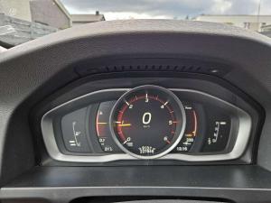 Black Volvo S60 2016 in Vilnius, with an engine capacity of 2.00 L and mileage of 228 thousand km for 8900 €, photo 15 on AUTOMOTO.COM.LV
