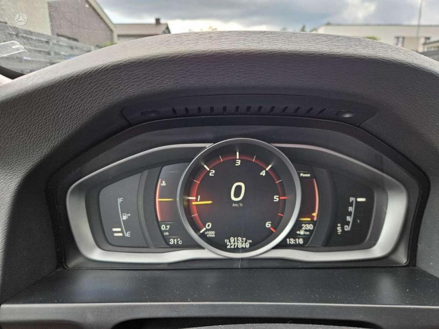 Black Volvo S60 2016 in Vilnius, with an engine capacity of 2.00 L and mileage of 228 thousand km for 8900 €, photo 15 on AUTOMOTO.COM.LV