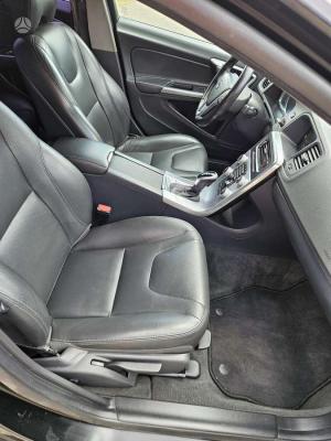Black Volvo S60 2016 in Vilnius, with an engine capacity of 2.00 L and mileage of 228 thousand km for 8900 €, photo 16 on AUTOMOTO.COM.LV