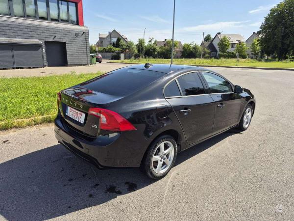 Black Volvo S60 2016 in Kaunas, with an engine capacity of 1.98 L and mileage of 206 thousand km for 7500 €, photo 8 on AUTOMOTO.COM.LV
