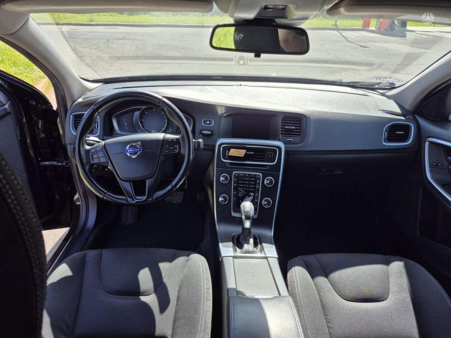 Black Volvo S60 2016 in Kaunas, with an engine capacity of 1.98 L and mileage of 206 thousand km for 7500 €, photo 7 on AUTOMOTO.COM.LV
