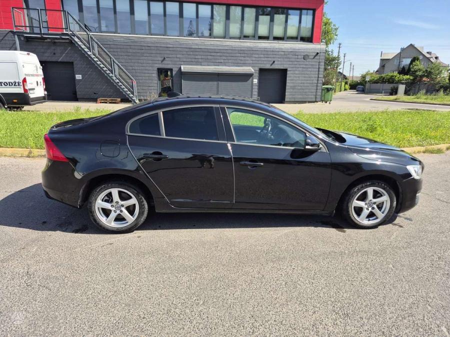 Black Volvo S60 2016 in Kaunas, with an engine capacity of 1.98 L and mileage of 206 thousand km for 7500 €, photo 8 on AUTOMOTO.COM.LV