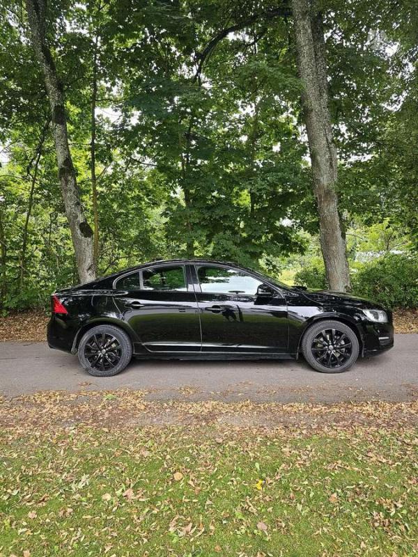 Melns Volvo S60 2016 Prienai, ar dzinēja tilpumu 2.00 L un nobraukumu 311 tūkst. km par 7800 €, foto 4 vietnē AUTOMOTO.COM.LV