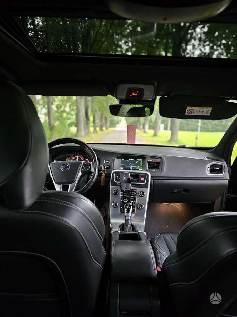 Melns Volvo S60 2016 Prienai, ar dzinēja tilpumu 2.00 L un nobraukumu 311 tūkst. km par 7800 €, foto 18 vietnē AUTOMOTO.COM.LV