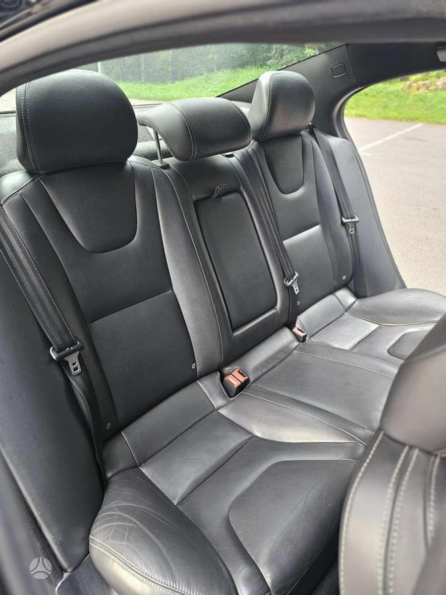 Melns Volvo S60 2016 Prienai, ar dzinēja tilpumu 2.00 L un nobraukumu 311 tūkst. km par 7800 €, foto 21 vietnē AUTOMOTO.COM.LV