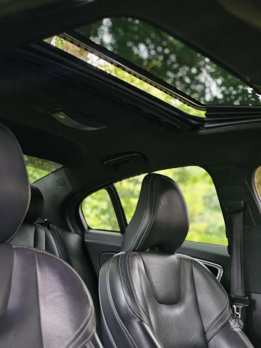 Melns Volvo S60 2016 Prienai, ar dzinēja tilpumu 2.00 L un nobraukumu 311 tūkst. km par 7800 €, foto 23 vietnē AUTOMOTO.COM.LV