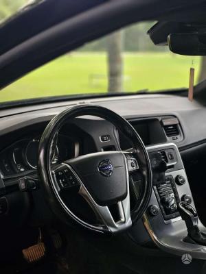Melns Volvo S60 2016 Prienai, ar dzinēja tilpumu 2.00 L un nobraukumu 311 tūkst. km par 7800 €, foto 24 vietnē AUTOMOTO.COM.LV