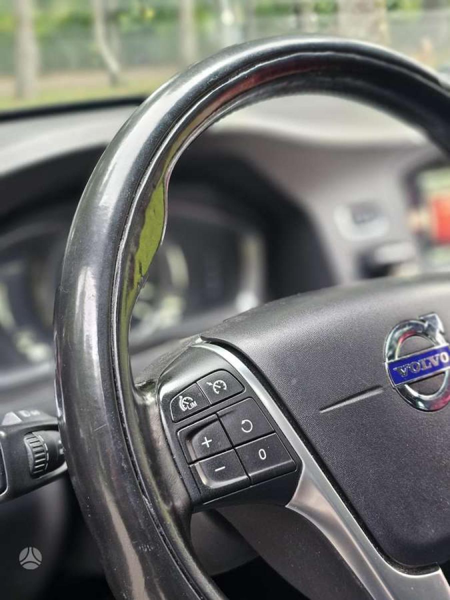 Melns Volvo S60 2016 Prienai, ar dzinēja tilpumu 2.00 L un nobraukumu 311 tūkst. km par 7800 €, foto 25 vietnē AUTOMOTO.COM.LV