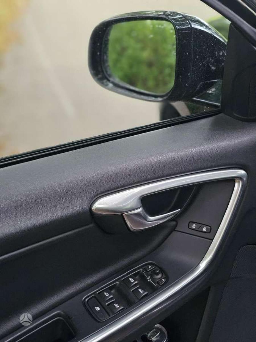Melns Volvo S60 2016 Prienai, ar dzinēja tilpumu 2.00 L un nobraukumu 311 tūkst. km par 7800 €, foto 28 vietnē AUTOMOTO.COM.LV