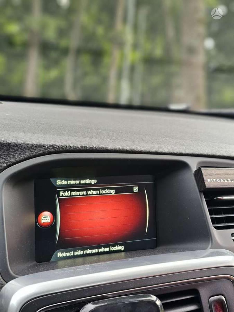 Melns Volvo S60 2016 Prienai, ar dzinēja tilpumu 2.00 L un nobraukumu 311 tūkst. km par 7800 €, foto 33 vietnē AUTOMOTO.COM.LV