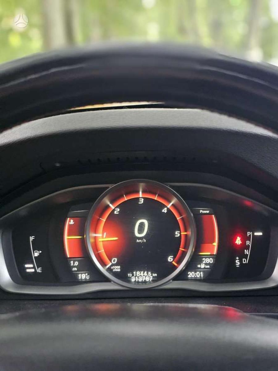 Melns Volvo S60 2016 Prienai, ar dzinēja tilpumu 2.00 L un nobraukumu 311 tūkst. km par 7800 €, foto 36 vietnē AUTOMOTO.COM.LV