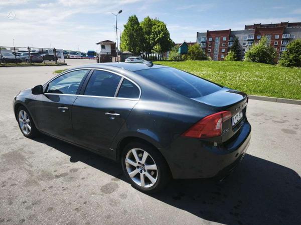 Black Volvo S60 2016 in Klaipeda, with an engine capacity of 1.97 L and mileage of 150 thousand km for 9500 €, photo 1 on AUTOMOTO.COM.LV