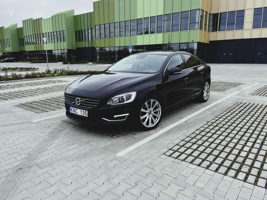Melns Volvo S60 2016 Viļņa, ar dzinēja tilpumu 1.97 L un nobraukumu 145 tūkst. km par 12000 €, foto 4 vietnē AUTOMOTO.COM.LV