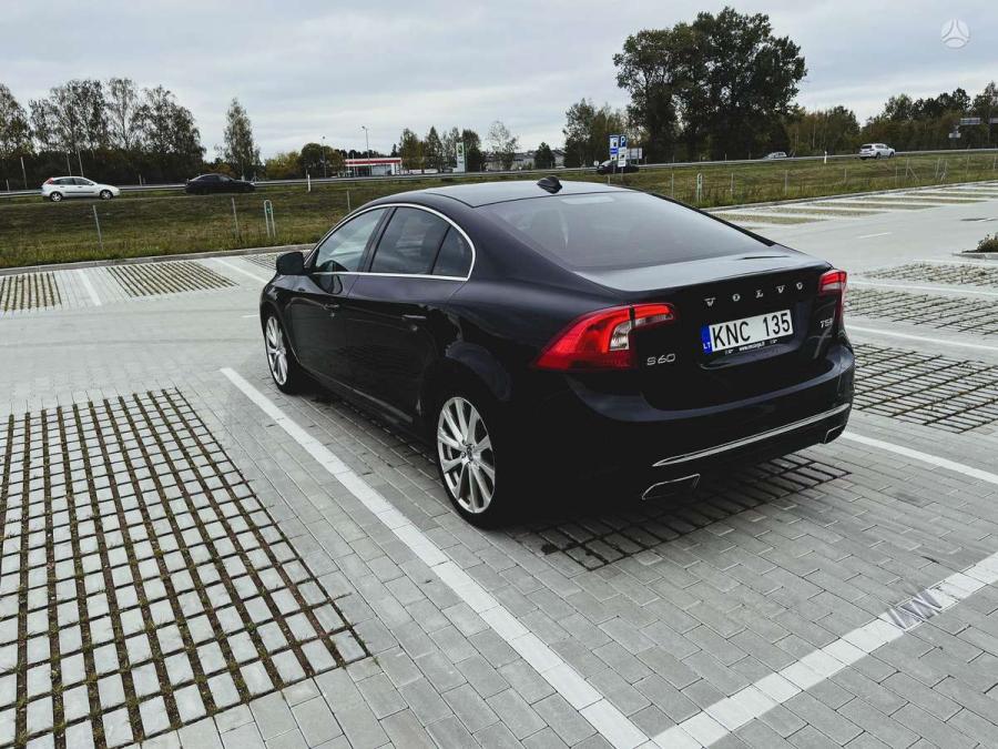 Melns Volvo S60 2016 Viļņa, ar dzinēja tilpumu 1.97 L un nobraukumu 145 tūkst. km par 12000 €, foto 5 vietnē AUTOMOTO.COM.LV