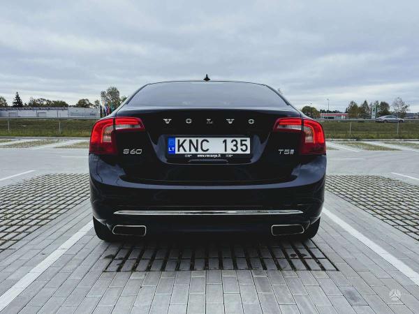 Melns Volvo S60 2016 Viļņa, ar dzinēja tilpumu 1.97 L un nobraukumu 145 tūkst. km par 12000 €, foto 6 vietnē AUTOMOTO.COM.LV