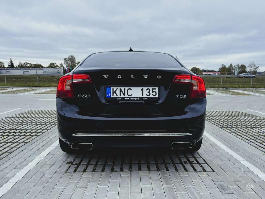 Melns Volvo S60 2016 Viļņa, ar dzinēja tilpumu 1.97 L un nobraukumu 145 tūkst. km par 12000 €, foto 6 vietnē AUTOMOTO.COM.LV