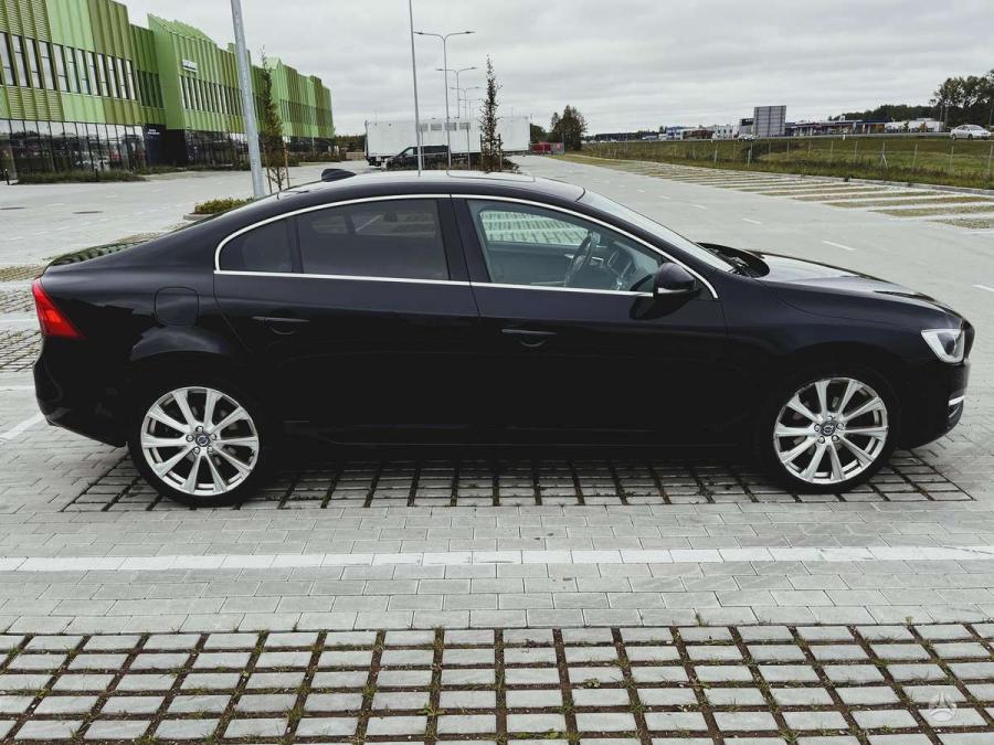 Melns Volvo S60 2016 Viļņa, ar dzinēja tilpumu 1.97 L un nobraukumu 145 tūkst. km par 12000 €, foto 8 vietnē AUTOMOTO.COM.LV