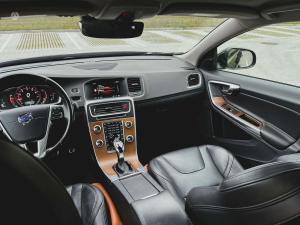 Melns Volvo S60 2016 Viļņa, ar dzinēja tilpumu 1.97 L un nobraukumu 145 tūkst. km par 12000 €, foto 9 vietnē AUTOMOTO.COM.LV