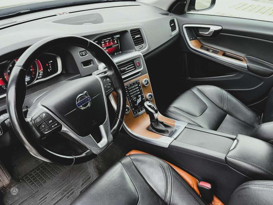 Melns Volvo S60 2016 Viļņa, ar dzinēja tilpumu 1.97 L un nobraukumu 145 tūkst. km par 12000 €, foto 10 vietnē AUTOMOTO.COM.LV