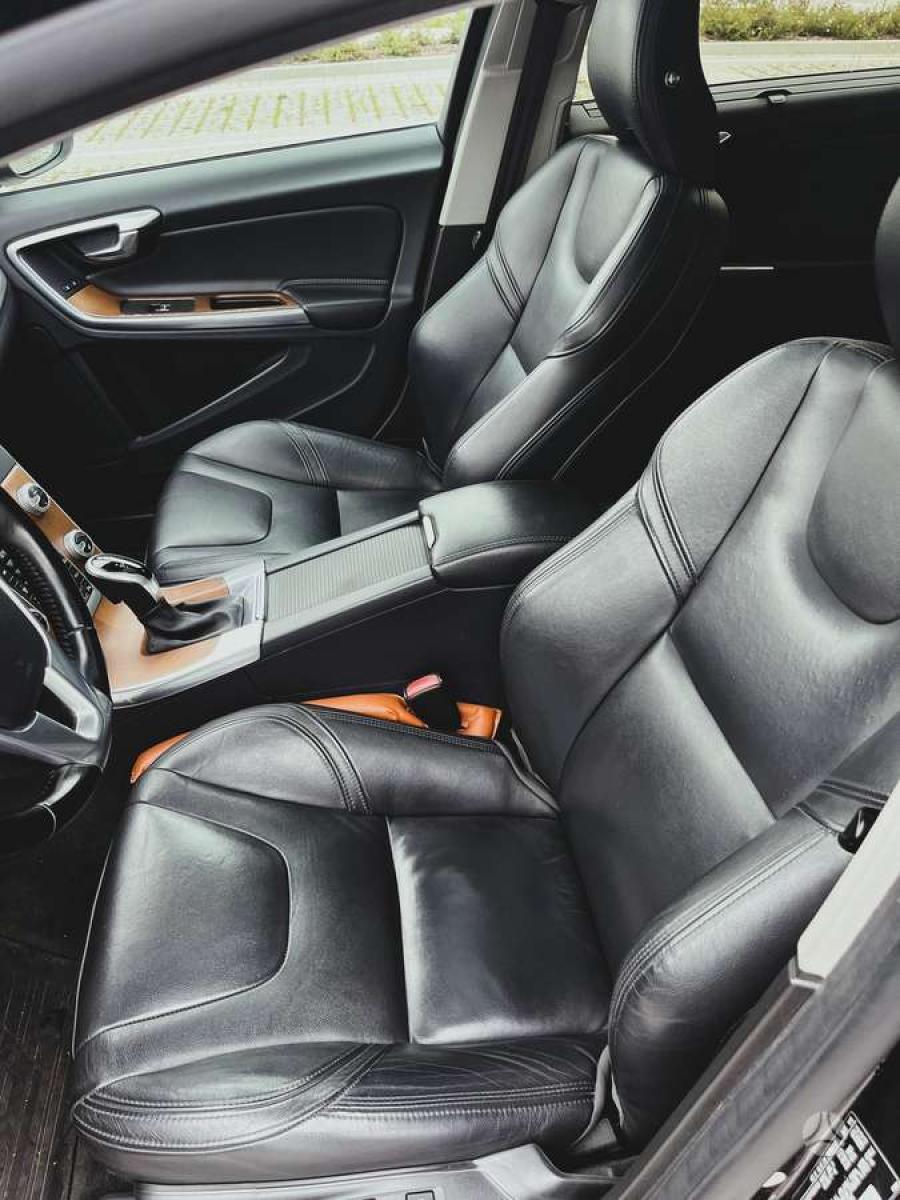 Melns Volvo S60 2016 Viļņa, ar dzinēja tilpumu 1.97 L un nobraukumu 145 tūkst. km par 12000 €, foto 11 vietnē AUTOMOTO.COM.LV