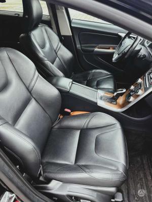 Melns Volvo S60 2016 Viļņa, ar dzinēja tilpumu 1.97 L un nobraukumu 145 tūkst. km par 12000 €, foto 16 vietnē AUTOMOTO.COM.LV
