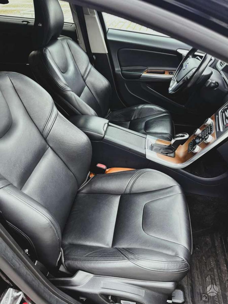 Melns Volvo S60 2016 Viļņa, ar dzinēja tilpumu 1.97 L un nobraukumu 145 tūkst. km par 12000 €, foto 16 vietnē AUTOMOTO.COM.LV