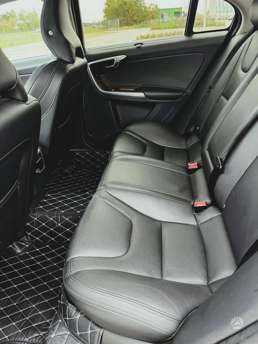 Melns Volvo S60 2016 Viļņa, ar dzinēja tilpumu 1.97 L un nobraukumu 145 tūkst. km par 12000 €, foto 19 vietnē AUTOMOTO.COM.LV