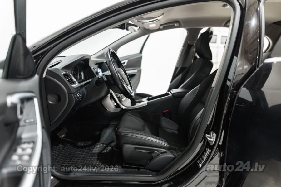 Melns Volvo S60 2016 Tallina, ar dzinēja tilpumu 2.00 L un nobraukumu 198 tūkst. km par 9500 €, foto 10 vietnē AUTOMOTO.COM.LV