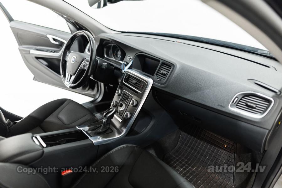 Melns Volvo S60 2016 Tallina, ar dzinēja tilpumu 2.00 L un nobraukumu 198 tūkst. km par 9500 €, foto 13 vietnē AUTOMOTO.COM.LV