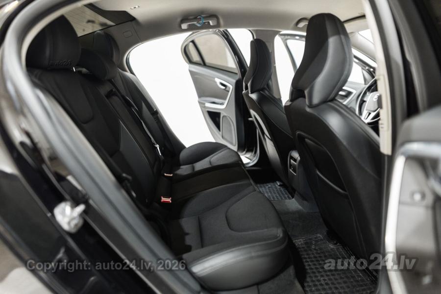 Melns Volvo S60 2016 Tallina, ar dzinēja tilpumu 2.00 L un nobraukumu 198 tūkst. km par 9500 €, foto 15 vietnē AUTOMOTO.COM.LV