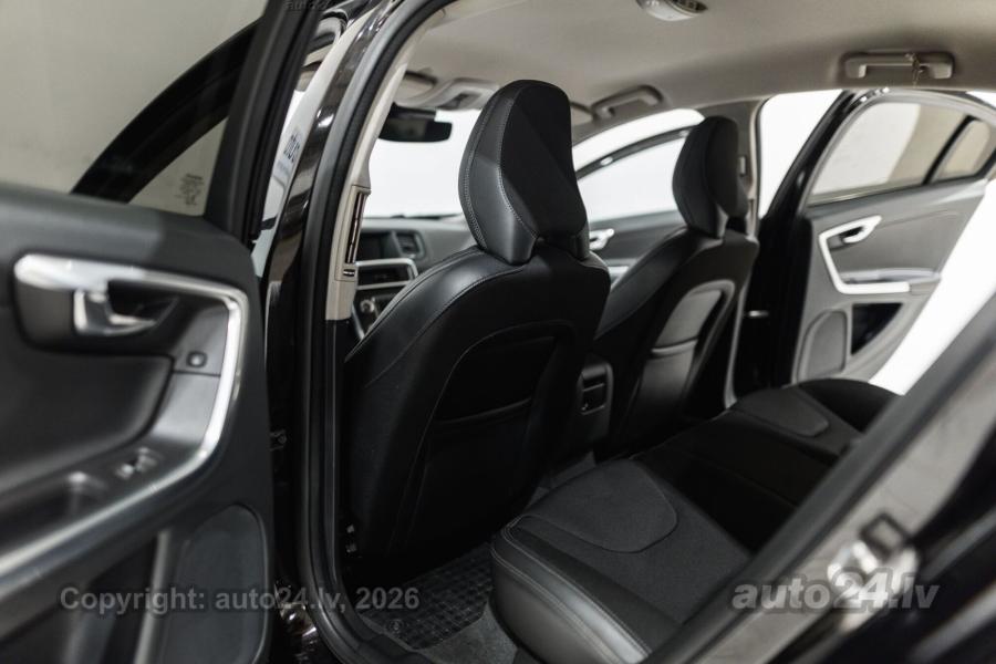 Melns Volvo S60 2016 Tallina, ar dzinēja tilpumu 2.00 L un nobraukumu 198 tūkst. km par 9500 €, foto 16 vietnē AUTOMOTO.COM.LV
