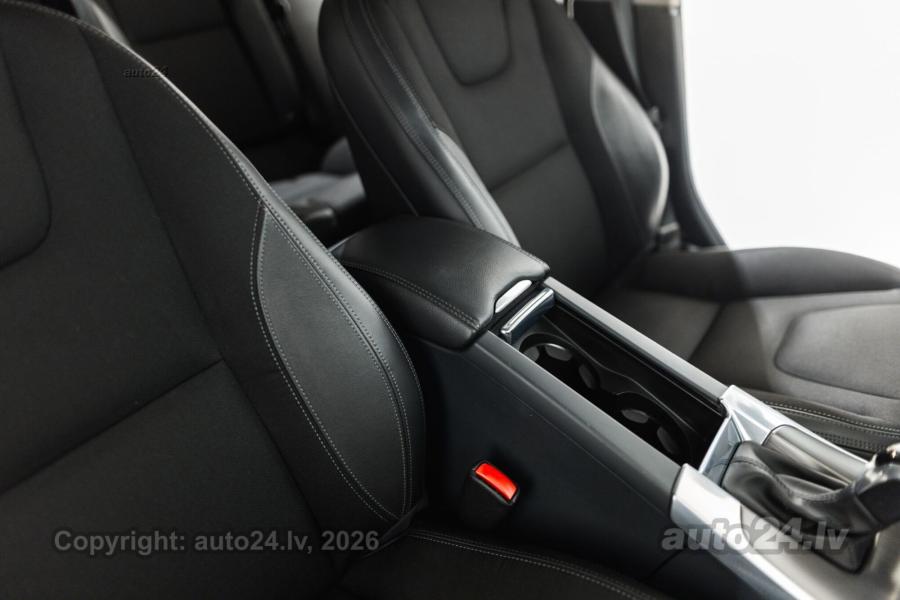 Melns Volvo S60 2016 Tallina, ar dzinēja tilpumu 2.00 L un nobraukumu 198 tūkst. km par 9500 €, foto 18 vietnē AUTOMOTO.COM.LV