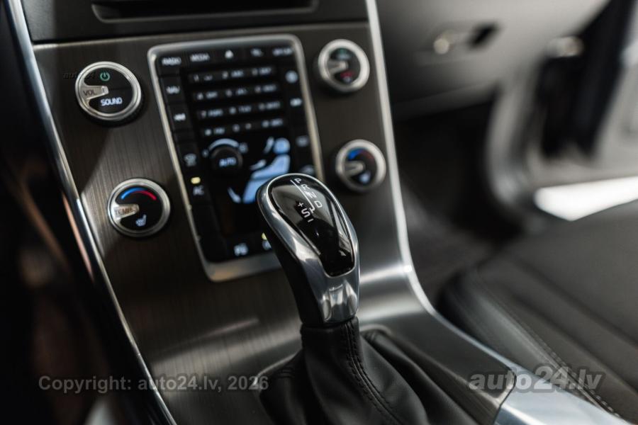 Melns Volvo S60 2016 Tallina, ar dzinēja tilpumu 2.00 L un nobraukumu 198 tūkst. km par 9500 €, foto 20 vietnē AUTOMOTO.COM.LV