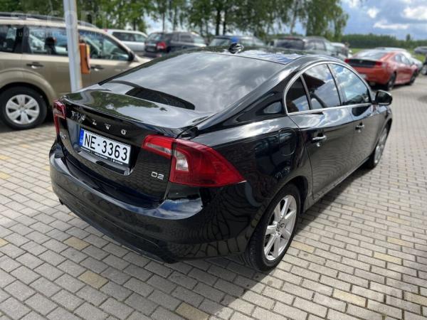Melns Volvo S60 2017 Talsi, ar dzinēja tilpumu 2.00 L un nobraukumu 262 tūkst. km par 12470 €, foto 5 vietnē AUTOMOTO.COM.LV